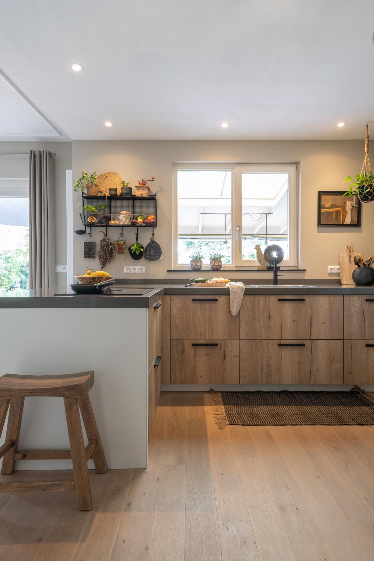 Ruimtelijke Houten Keuken | Verkoelen Keukens