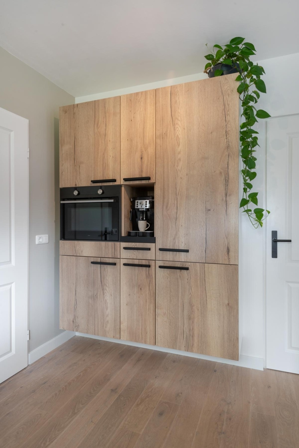 Ruimtelijke Houten Keuken | Verkoelen Keukens